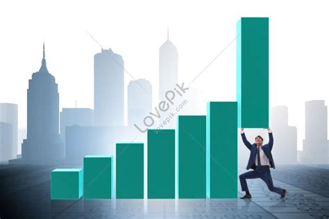 Negosyante Na Nagpapakita Ng Paglago Ng Ekonomiya Sa Chart Graph