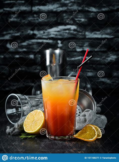 Sexo Del Coctel En La Playa Zumo De Naranja Vodka Granadina En Un Fondo De Madera Imagen De