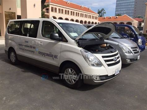 សាលា រាជធានី ប្រគល់ រថយន្ត ៣ គ្រឿង ដល់ វិទ្យុ Abc របស់ អាចារ្យ អេ