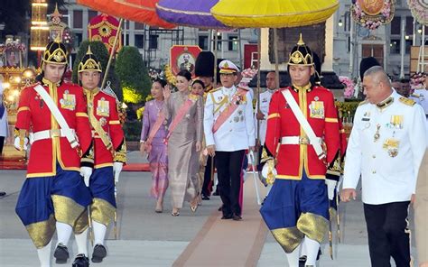 ในพระราชสำนัก ในหลวง พระราชินีทรงวางพวงมาลา เนื่องในวันคล้ายวันสวรรคตรัชกาลที่5