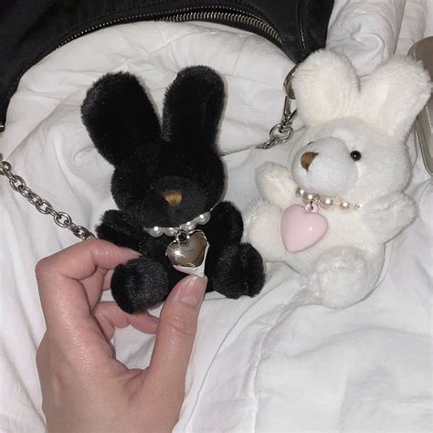11 할인 하트💘 비쥬 블랙 버니 토끼 키링 래빗 가방고리 커플 키홀더 인형 에이블리