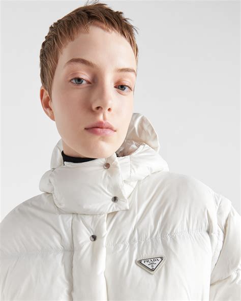 白色 Re nylon两面穿短款羽绒夹克 PRADA