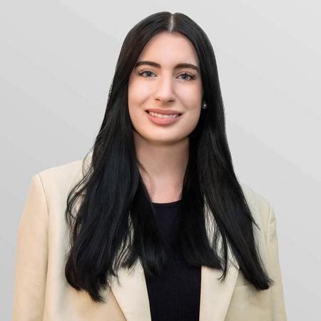 Design Consultant Lindsey Lee California Closets