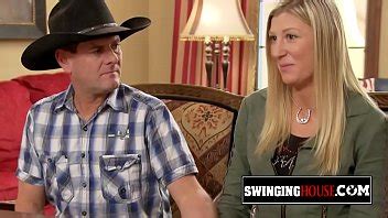 Juegos Sexuales Al Aire Libre Antes De Que Comience Una Salvaje Org A Swinger En La Lujuriosa