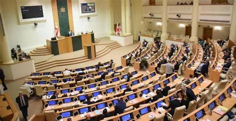 პარლამენტმა „ოჯახური ღირებულებებისა და არასრულწლოვანის დაცვის შესახებ“ კანონპროექტს მეორე