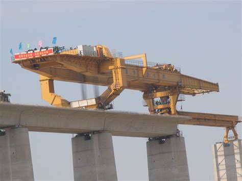 What Is Difference Between Bridge Girder Launcher And Movable Support