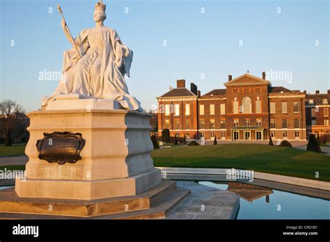 England London Kensington Queen Victoria Statue And Kensington Palace Stock Photo Alamy