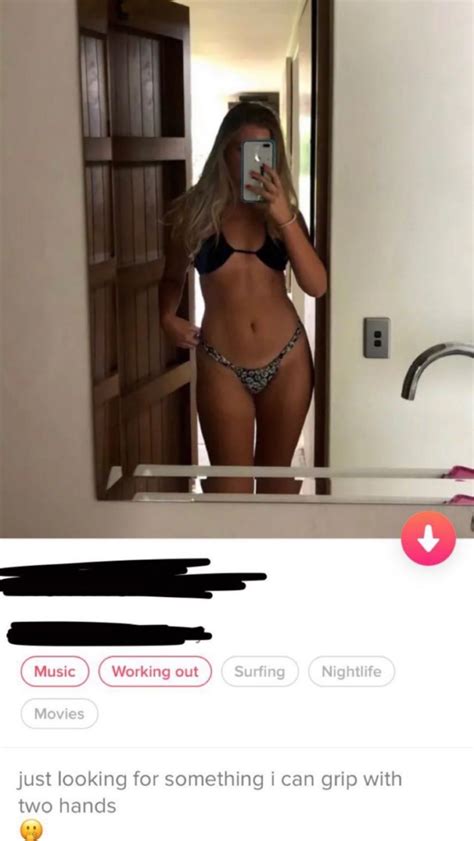 Buscando Algo Que Pueda Agarrar Con Dos Manos