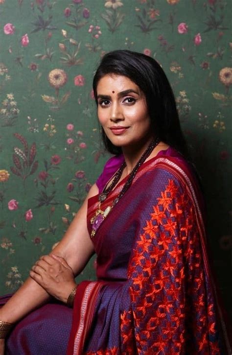 Sonali Kulkarni Birthday Every Time The Singham Actress Wrapped In 6