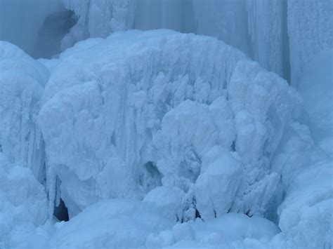 무료 이미지 폭포 감기 겨울 왕국 쌀쌀한 동결 온도 얼음판 얼음 구조물 얼음 형성 빙하 지형 지질 학적 현상 아이스 캡 북극 얼음 모자 푸른 버섯