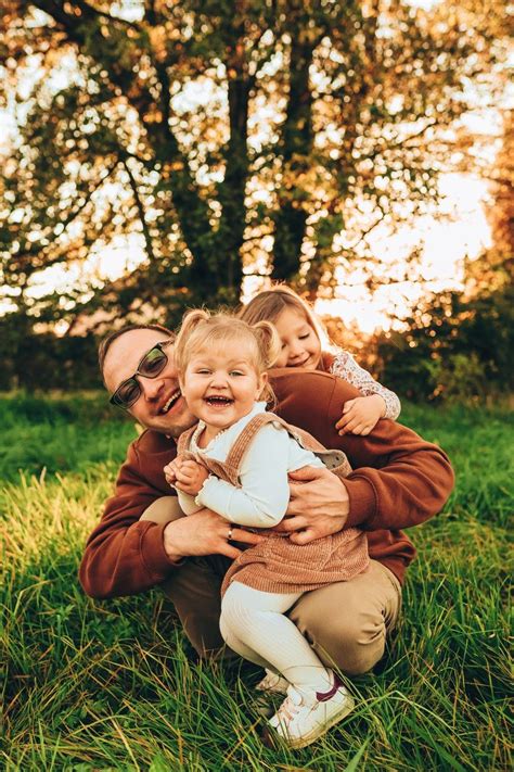 Папа и дочки