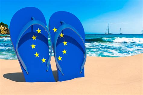 해변에서 유럽 연합 플래그와 플립 플롭 유럽 연합 리조트 휴가 투어 여행 패키지 개념 3d 렌더링 고무에 대한 스톡 사진 및 기타 이미지 Istock