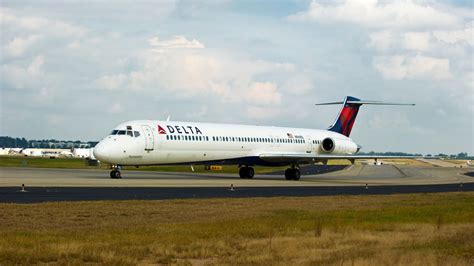Boeing 717 200 Aircraft Taxiing Delta News Hub