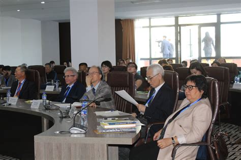 Эрдэм шинжилгээний хурал семинар Монгол судлалын хүрээлэн