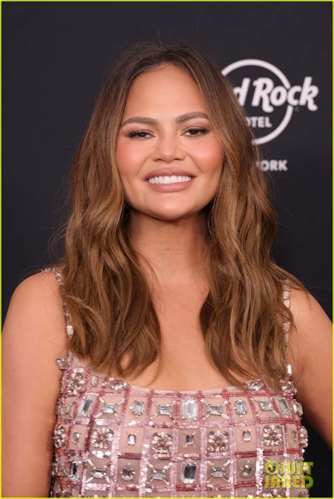 Kate Upton Chrissy Teigen Hunter Mcgrady And Gayle King Celebrate