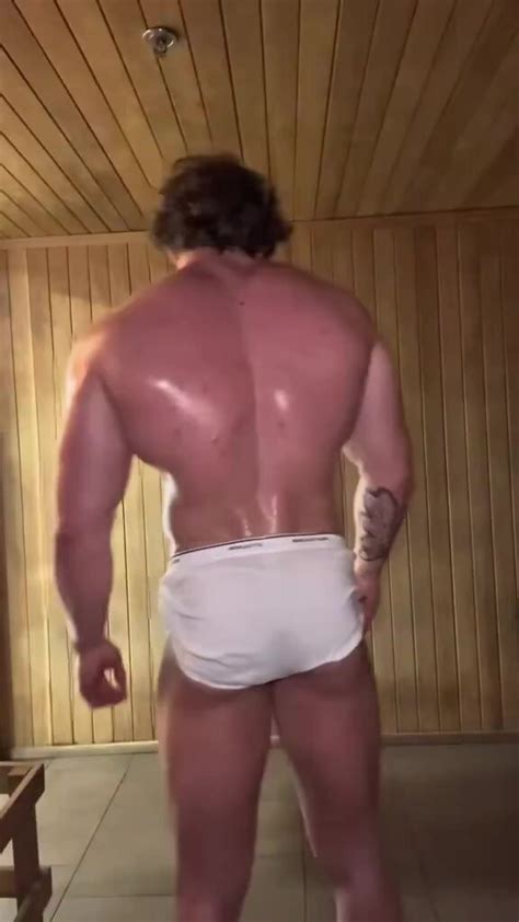 Straight Alphas Showing Off All Their Hardness En Español