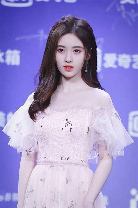 鞠婧祎不愧是三千年美女，看到照片后，网友：真是服了你 搜狐大视野 搜狐新闻