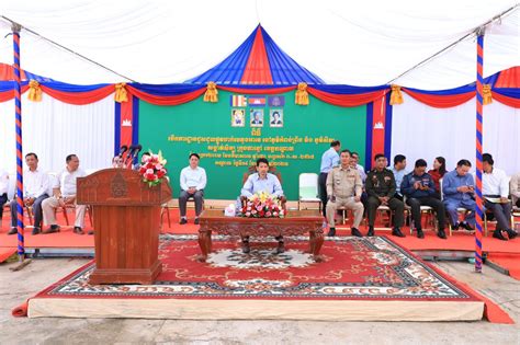 ថ្នាក់ដឹកនាំខេត្តកណ្ដាល អញ្ជើញបើកការដ្ឋានជួសជុលផ្លូវចាក់បេតុងចំនួន ២ខ្សែ ក្នុងក្រុងតាខ្មៅ