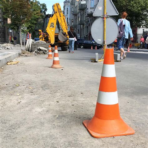 Конус пластиковий дорожній КД07 52 см 1 1 в наявності за низькими