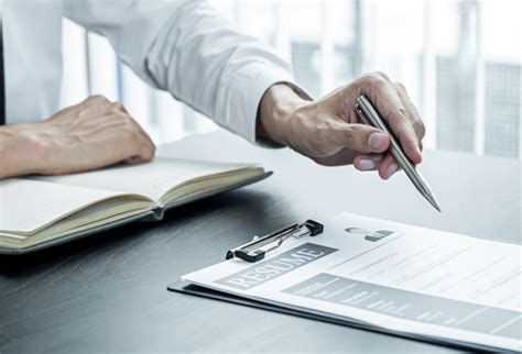 Что является основанием для прекращения срочного трудового договора