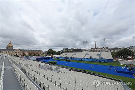 레쟁발리드와 에펠탑을 배경으로 마련된 양궁경기장 연합뉴스