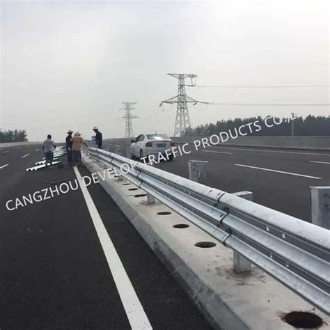 W Beam Galvanized Steel Highway Guardrail Traffic Barrier Crash Thrie