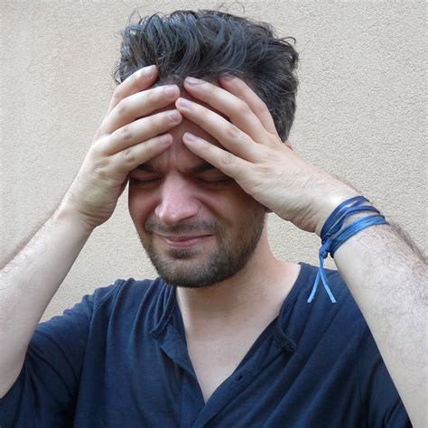 무료 이미지 사람 머리 남성 초상화 푸른 표정 헤어 스타일 수염 입 코 눈 영상 오르간 불행한 두통 감각 스트레스를받는 남자 얼굴 털