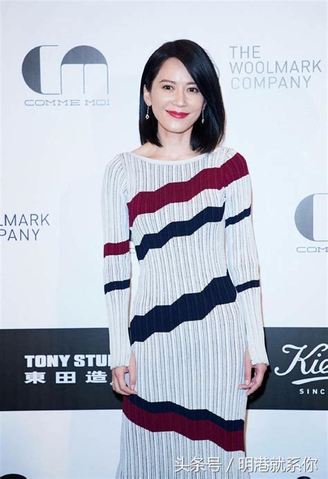 34歲江一燕與46歲俞飛鴻，同穿緊身連衣裙，網友：這氣質真沒法比 每日頭條