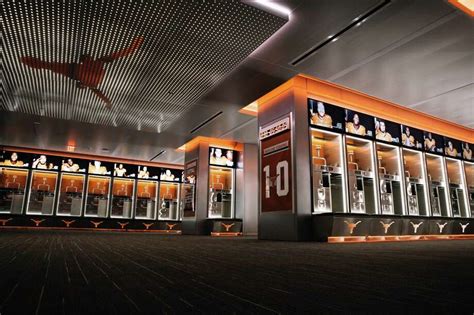 Longhorns Locker Room Now A Football Palace San Antonio Express News