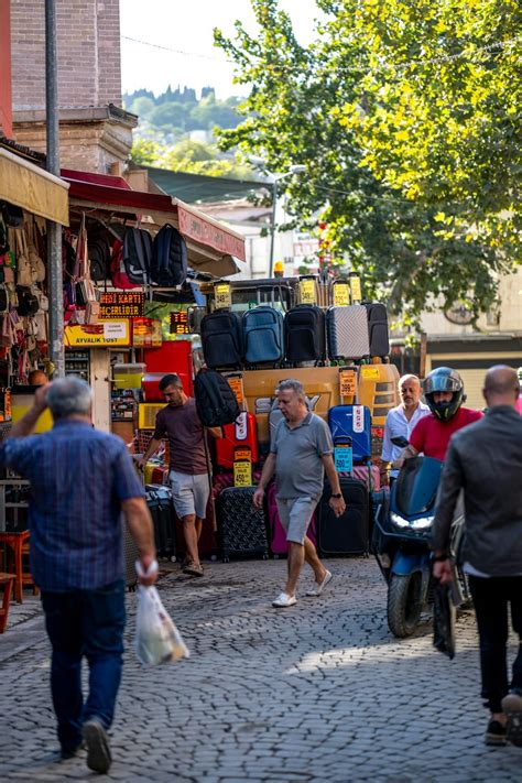 가방 거리 거리 사진 걷고 있는 관광 관광 명소 기념품 기와 노점상 도보 여행 도시 생활 도시 탐사 도시의 모터바이크 문화 유산 문화 탐험 바자