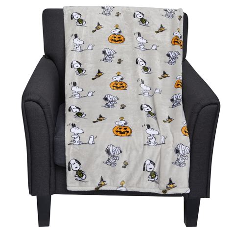 Peanuts Mummy Snoopy Woodstock And Pumpkins Throw Blanket 50x70” Save 40
