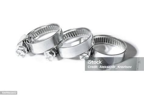 백색 배경에 가까운 매크로를 절연 호스 연결에 대 한 3 개의 금속 클램프 0명에 대한 스톡 사진 및 기타 이미지 0명 2 위 상 종류 가정 생활 Istock