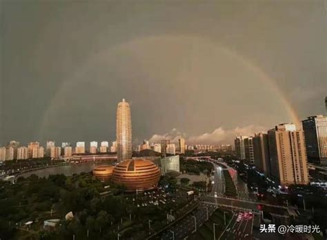 下暴雨的朋友圈说说心情短语下暴雨的朋友圈说说心情短语图片 大商梦