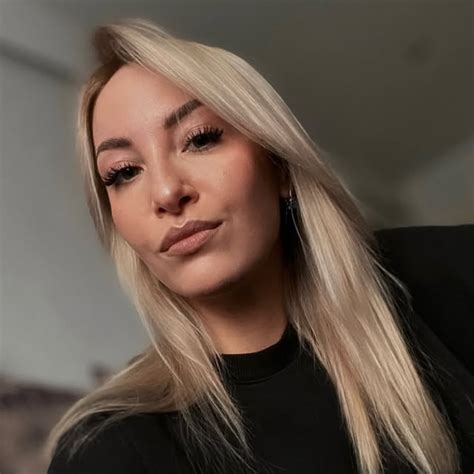 Lesya 🥥🤍 Lesssyam • Threads Say More