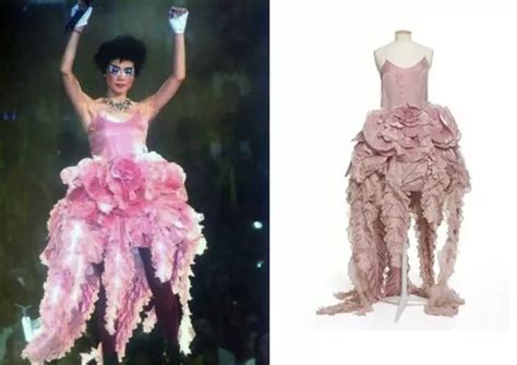 Faye Wong In Rochas By Olivier Theyskens 2004 Bjork Swan Dress