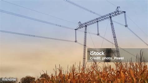고전압 전기 철탑 및 송전선 및 전기 장비 및 고전압 전력 린의 부품 0명에 대한 스톡 사진 및 기타 이미지 0명 강철 공기 오염 Istock