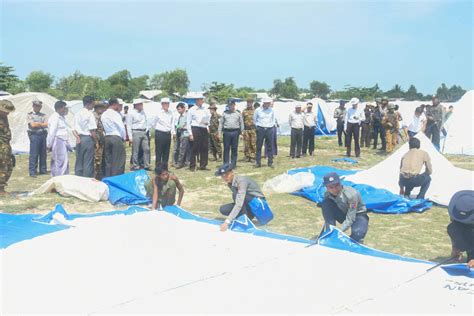 ရခိုင်ပြည်နယ်ဝန်ကြီးချုပ် ဦးထိန်လင်း ဆေးသမားကြီး Idp စခန်းမီးလောင်ပြင်အား ရှင်းလင်းပြီးစီးနေမ