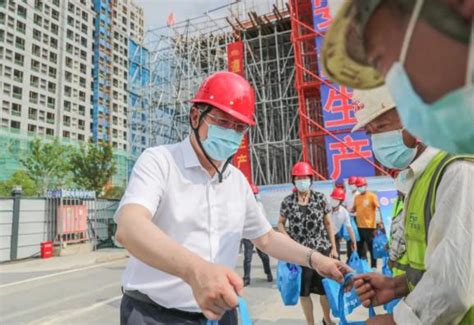 你们是这座城市建设发展的功臣！朱立凡万闻华分别带队慰问澎湃号·政务澎湃新闻 The Paper
