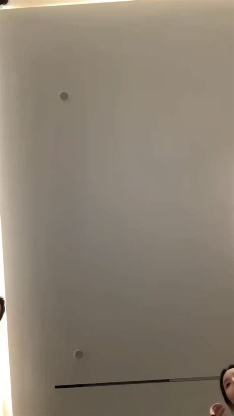 剛做完包皮環切的你一睜開眼睛看到這個場景