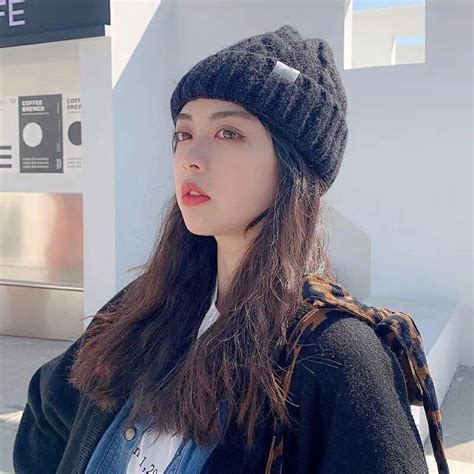 Badu Bg Нови дамски зимни топли плетени шапки шапки Мека плетена на една кука усукваща се