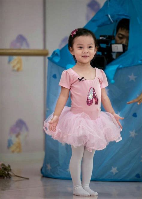 甜馨：小甜馨來教你跳芭蕾舞 每日頭條