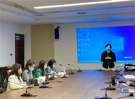 在思政的世界里老师们研修之领悟之践行之向着更美更好的远方不断前行