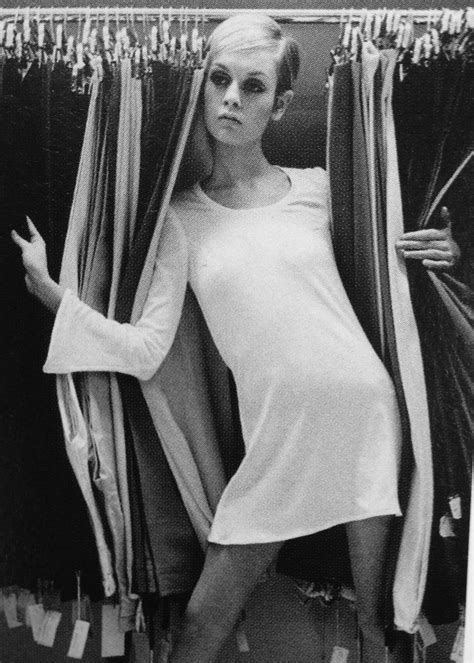 Twiggy At Paraphernalia Boutique Twiggy Fashion Fashion Twiggy