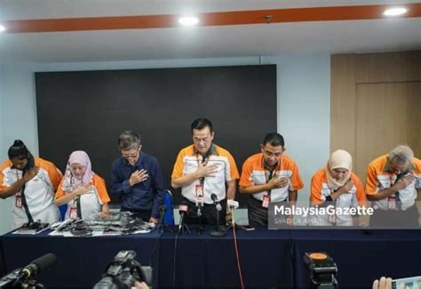 Stoking Bertulis Allah “meletakkan Allah Di Kaki Adalah Satu Penghinaan Yang Tidak Boleh