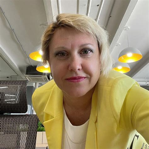 Stephanie Leonards Instagram Twitter And Facebook On Idcrawl