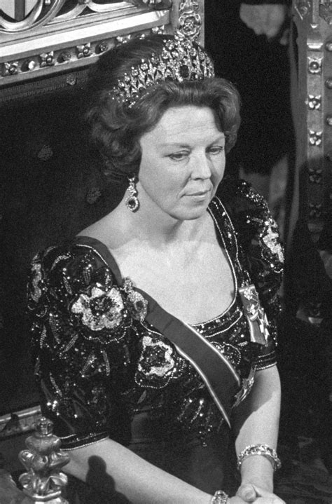 Sparkling Sapphires For Queen Beatrix At The Guildhall In London