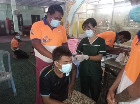 ဆိပ်ကြီးခနောင်တိုမြို့နယ်နေ ပြည်သူများအား ကိုဗစ် ၁၉ ရောဂါ ထပ်ဆောင်း ကာကွယ်ဆေး ဆက်လက်ထိုးနှံပေး