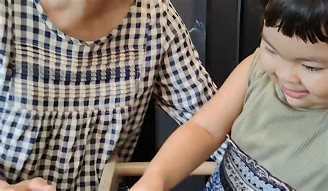 รวมรูปภาพของ “น้องอบเชย” ลูกโย่ง อาร์มแชร์ โชว์ฝีมือทำขนม กล้วยบวชพระ คุณย่ารีวิวน่ารักมากๆ