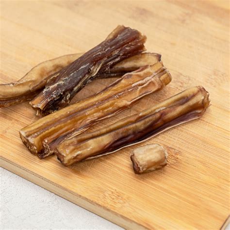 Натуральное сушеное лакомство Priroda для собак Пенис говяжий сушеный 1кг Pr243582 купить в