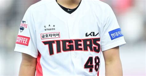 사진 만루위기 이의리 무실점으로 막고 미소